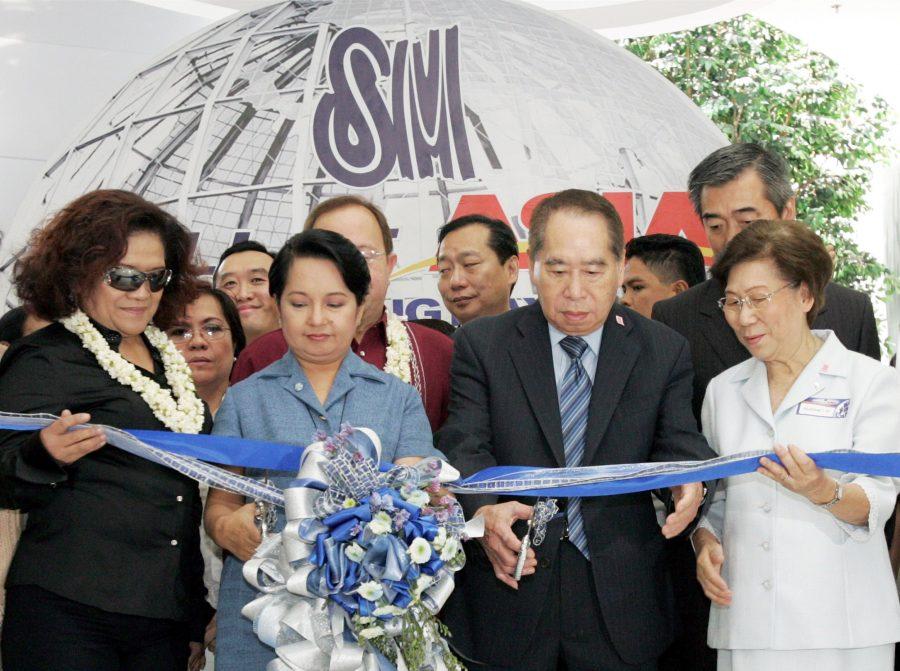 Meet The Top 10 Real Crazy Rich Asians and Their Families